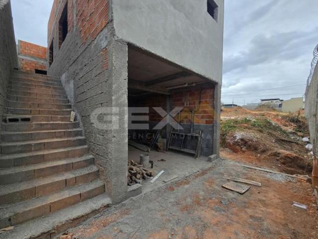Casa à venda no bairro Santa Rosa, 3 quartos, 1 suíte com closet e 2 vagas