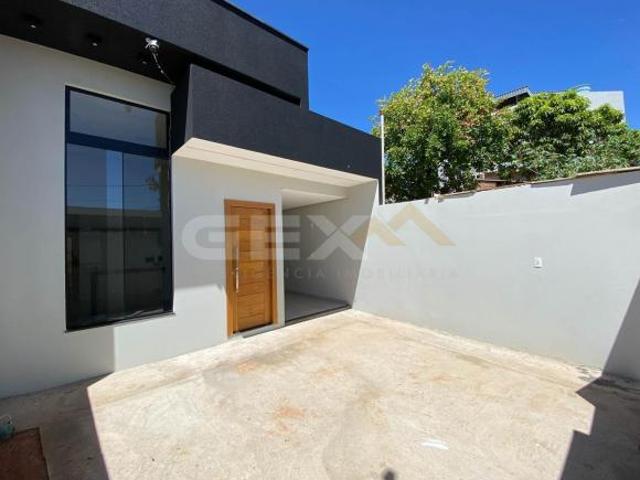 Casa à venda no bairro Santa Rosa, 3 quartos, 1 suíte com closet e 2 vagas