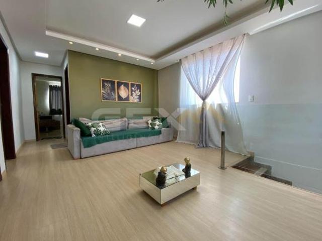 Casa à venda no bairro Santa Rosa, 4 quartos, 1 suíte e espaço gourmet