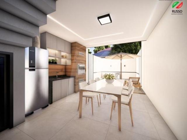 Casa á Venda no Bairro Santa Teresinha com 3 suítes, 4 vagas e piscina