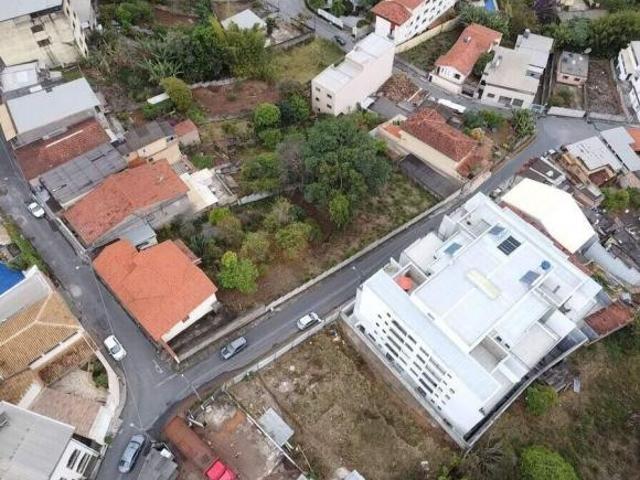 Casa à venda no bairro Santo Antonio Conselheiro Lafaiete