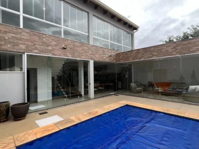 Casa à venda no Bairro Saraiva em Uberlândia