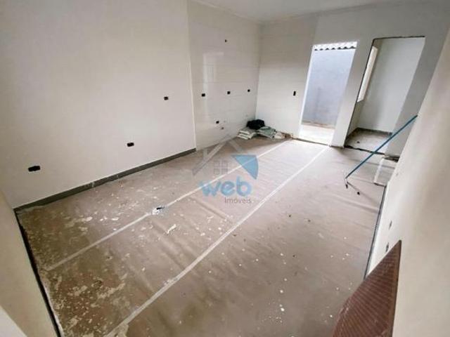 Casa à venda no Bairro Tatuquara, próximo à Rua Enette Dubard, com três quartos. sala ampla, além de