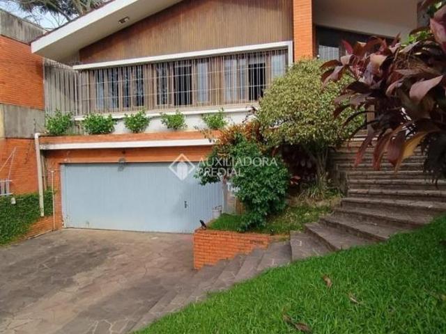 Casa à Venda no Bairro Três Figueiras em Porto Alegre