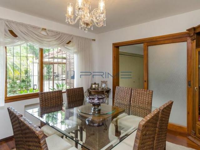 Casa à venda no bairro Três Figueiras Porto Alegre/RS