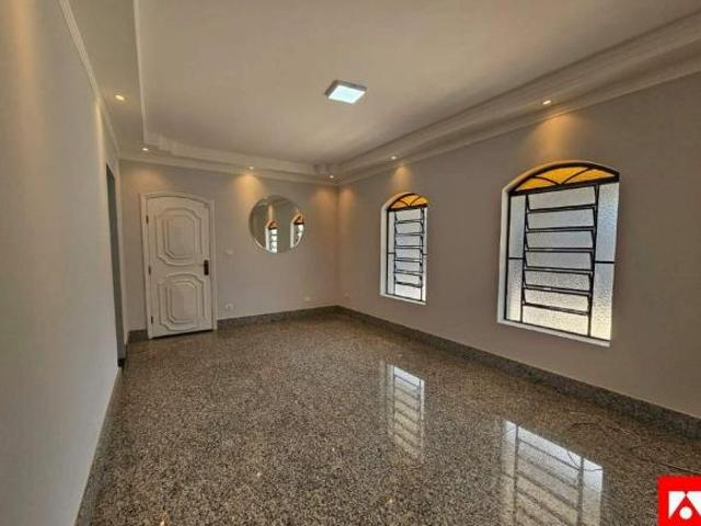 Casa à venda no bairro Vila Grego, em Santa Bárbara d&apos Oeste com 3 quartos 1 suíte e 4 vagas de gar