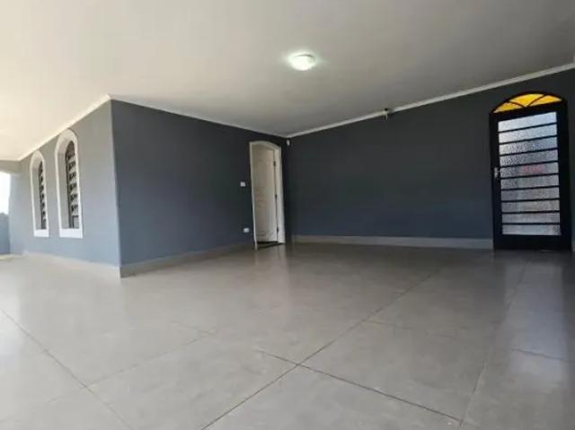 Casa à venda no bairro Vila Grego, em Santa Bárbara d'Oeste com 3 quartos 1 suíte e 4 vagas de gar