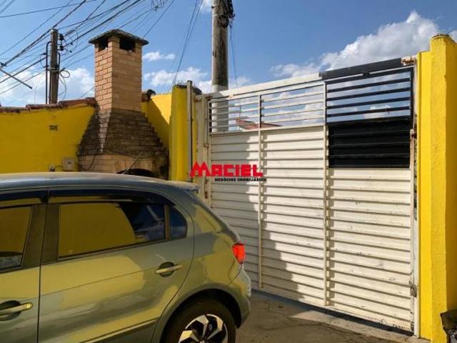 Casa à Venda no Bairro Vila Maria: Simples e Bem Localizada