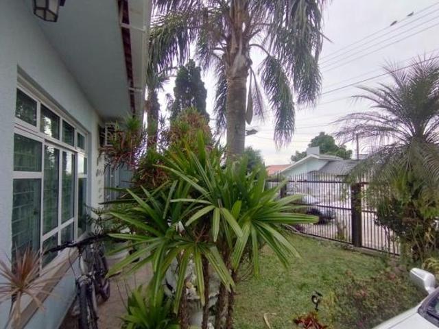 Casa à Venda no Bairro Xaxim, Curitiba: 3 Quartos, Suíte e Churrasqueira