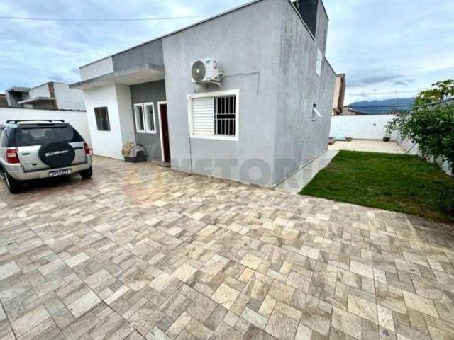 Casa à venda no Balneário dos Golfinhos em Caraguatatuba SP
