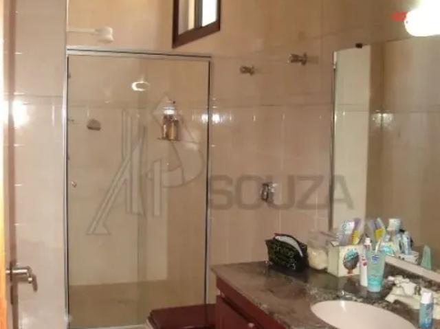 Casa a Venda, no Barro Branco, 250 m², 3 suítes, closet, 4 banheiros, área goumert, quintal, jardim