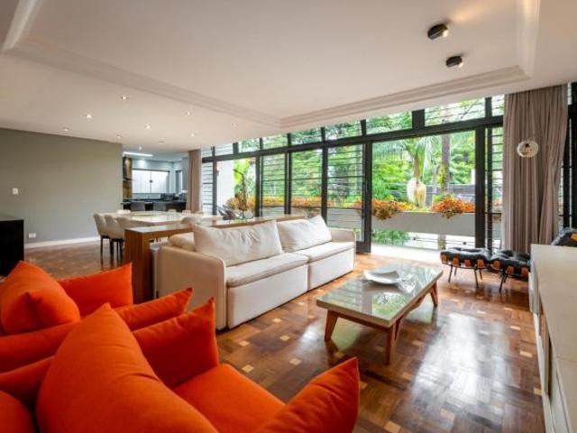Casa à venda no Brooklin com 340m², 5 suítes e 6 vagas