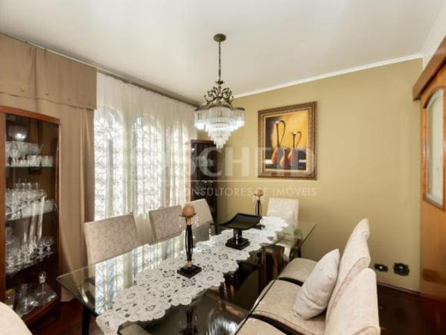 Casa á Venda no Brooklin com 380m², 6 quartos sendo 2 suítes, 4 vagas