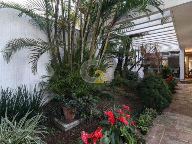 Casa à venda no Brooklin com 5 quartos, sendo 2 suítes, 4 vagas