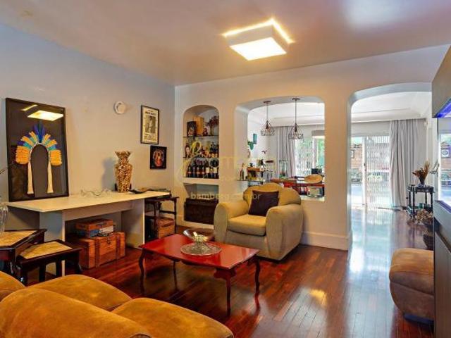 Casa à venda no Brooklin Velho com 450m² bem localizada