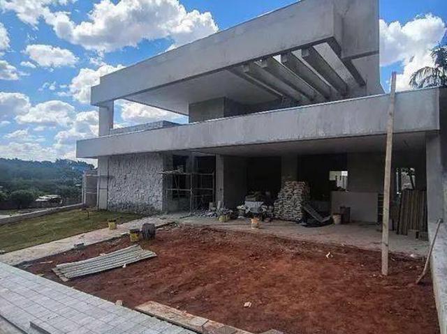 Casa à venda no Golden Park com 4 suítes e 3 vagas de garagem / Próximo ao Palestra Esporte Clube