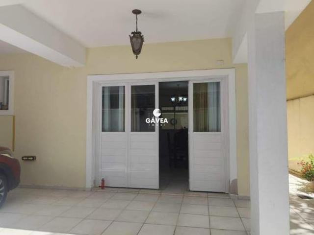 Casa à venda no Gonzaga em Santos