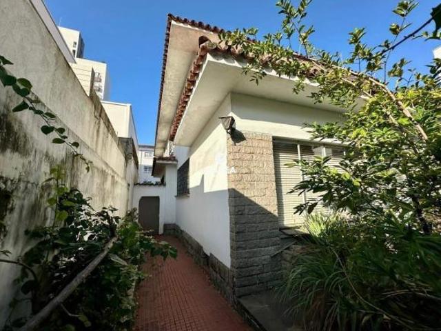 Casa à venda no Gonzaga em Santos