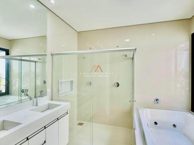 Casa à venda no Gaivota II, com 207m2, 3 suítes, lavabo, escritório, piscina