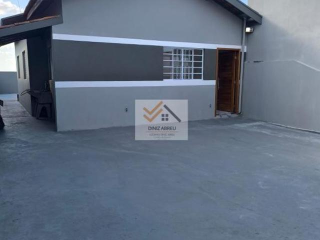 Casa à venda no Galo de Ouro com 2 quartos, quintal e financiamento Minha Casa Minha Vida