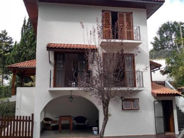 Casa à venda no Granja Viana com 5 quartos