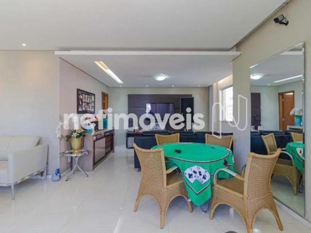 Casa à Venda no Gutierrez com 3 suítes, área de lazer e excelente localização