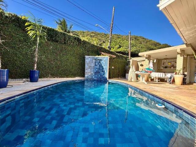 Casa à venda no Guaiúba no Guarujá, SP | QVista Inteligência Imobiliária Guarujá