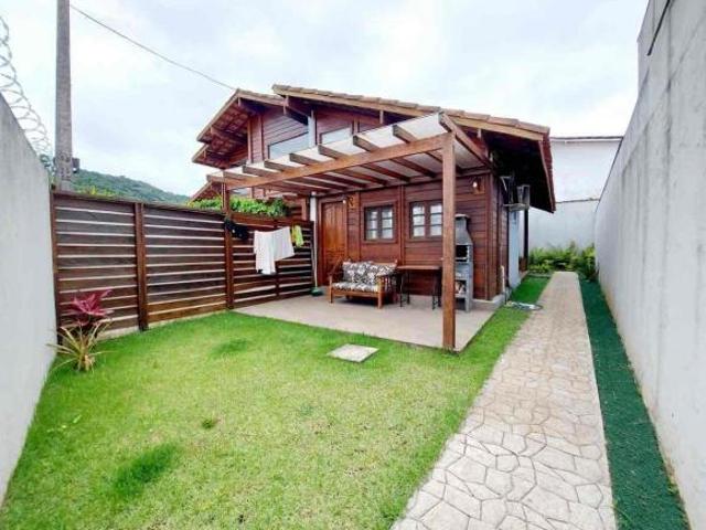 Casa à venda no Guaiúba no Guarujá, SP | QVista Inteligência Imobiliária Guarujá