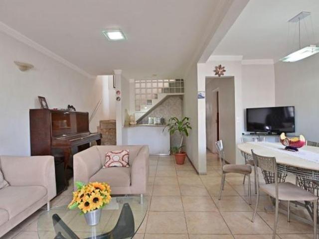 Casa à Venda no Guará II com 3 Pavimentos, Suítes, Salão de Festas, Terraço e Vista Livre