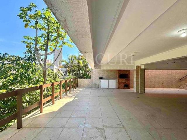 Casa à Venda no Guarujá – Praia da Enseada, Próxima ao Casa Grande Hotel