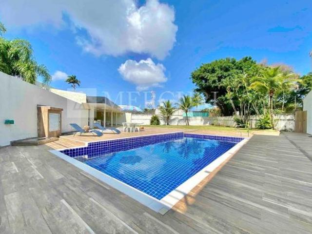 Casa á venda no Guarujá, Praia da Enseada, 5 Suítes, Área de Lazer com Churrasqueira Mercuri Imóve