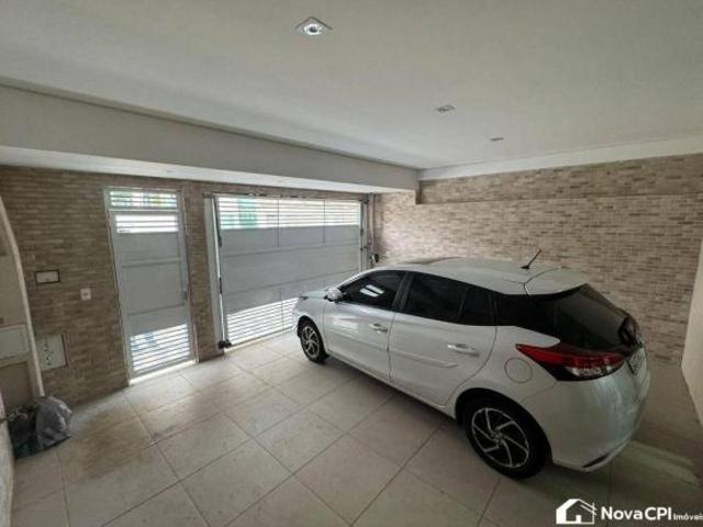 Casa à venda no Guilhermina em Praia Grande – Espaço, conforto e localização privilegiada!