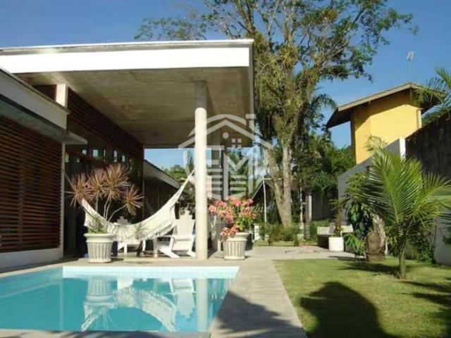 Casa à Venda no Domingas Dias – 4 Suítes e Piscina
