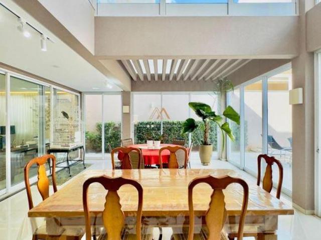 Casa à venda no Damha V, com 3 suítes, living, energia fotovoltaica
