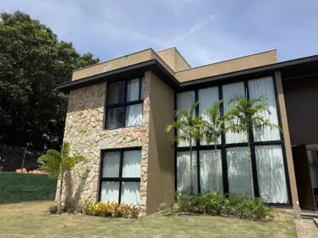 Casa a venda no encontro das aguas em lauro de freitas com 5 suites reformada