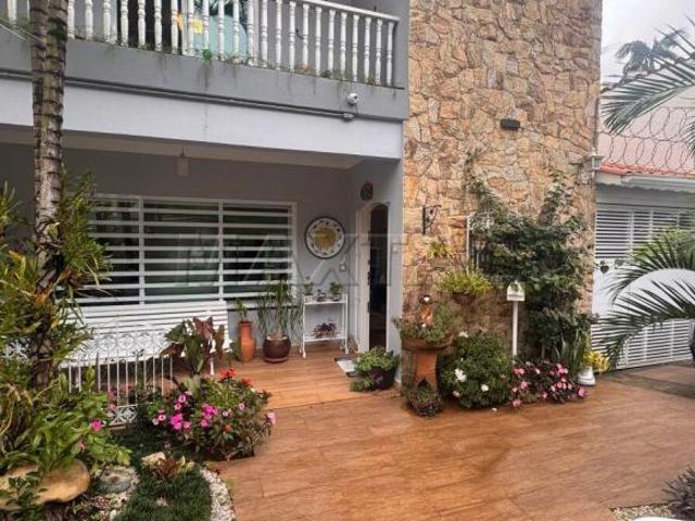 Casa à venda no Horto Florestal na rua Ângelo Capricho de 270 m², com 3 suítes e 3 vagas