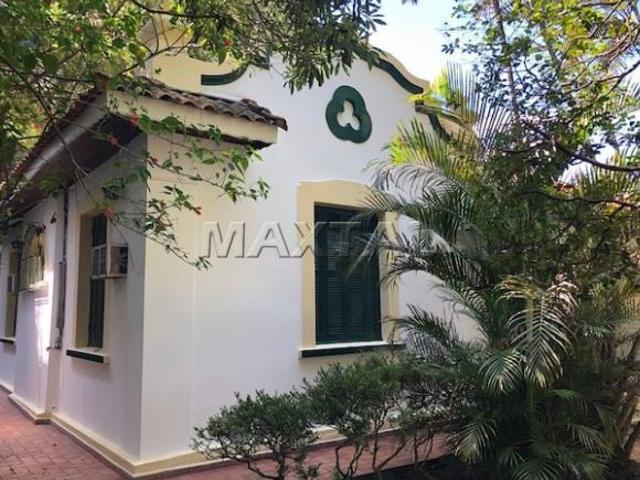 Casa à venda no Horto Florestal, de 300m², 5 dormitórios e 3 banheiros