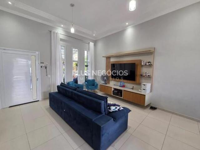 Casa à venda no Horto Florestal III 4 dormitórios, 1 suíte, área gourmet, piscina e garagem para 4