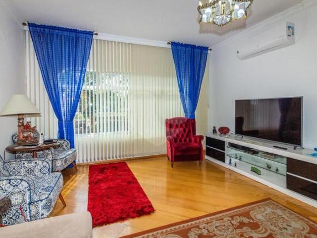 Casa à Venda no Horto Florestal | 180 m² | 3 Dormitórios 2 Suítes | 4 Vagas!
