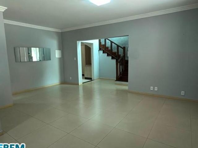 CASA À VENDA NO IMBAÚBAS IPATINGA MG