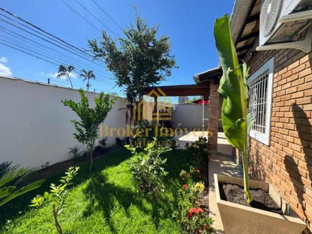 Casa à venda no Indaiá em uma das melhores ruas do bairro, a cerca de 400 metros da praia