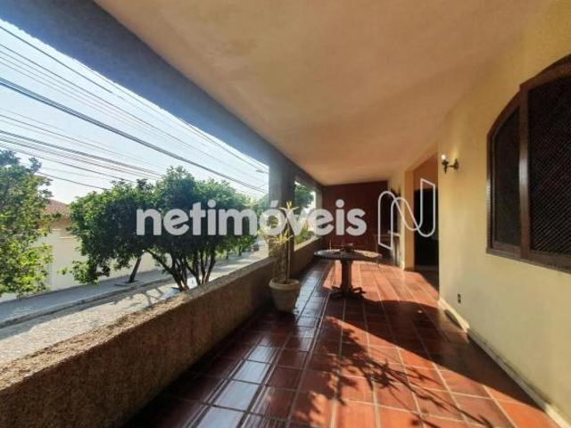 Casa à venda no Indaiá – 4 Quartos com excelente localização!