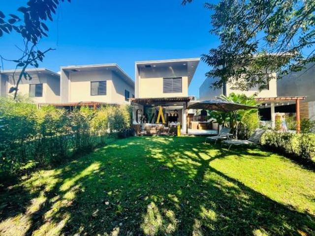 Casa à Venda no Ilhas de Bali em Maresias | Piscina, Jacuzzi e Amplo Jardim