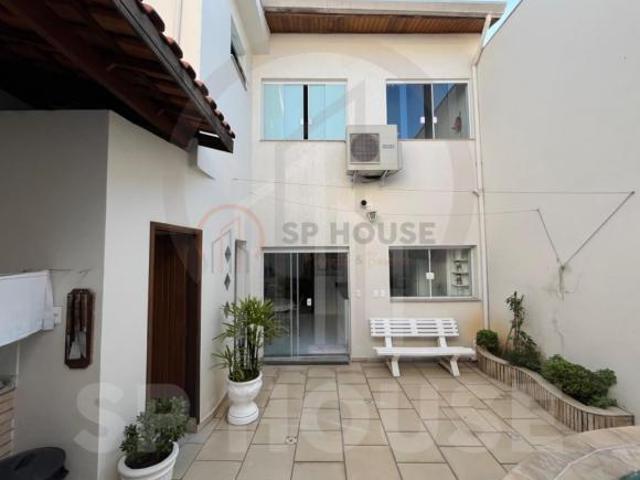 Casa à Venda no Ipiranga, 3 suítes, 3 vagas, 184m²