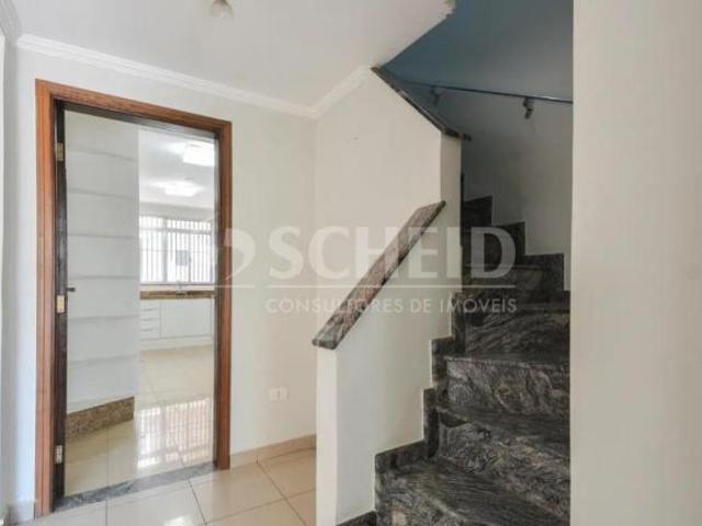 Casa á venda no Ipiranga com 185m², 3 quartos sendo 2 suítes, 3 vagas