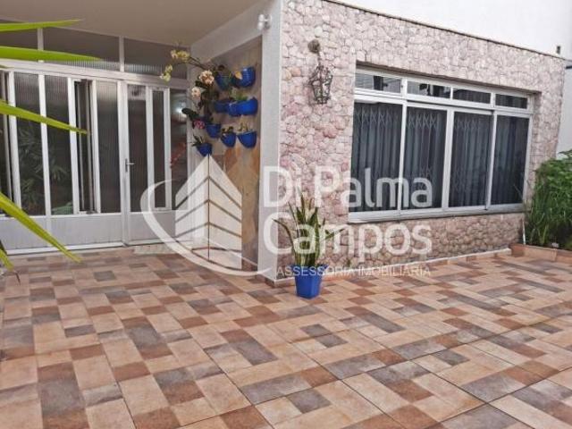 Casa à venda no Ipiranga com 216 m², 3 quartos, edícula e 4 vagas