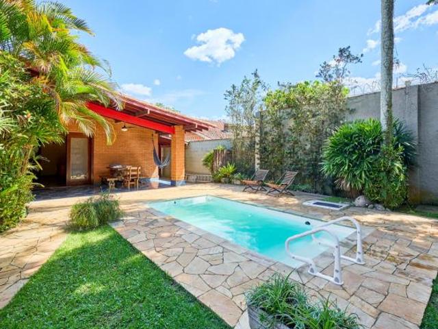 Casa à venda no Itaguá — localização privilegiada, sossego raro em Ubatuba