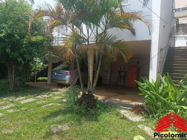 Casa à Venda no Jabaquara: 3 Quartos, sala ampla, 2 Banheiros, 4 Vagas de Garagem, 187m², Quintal co