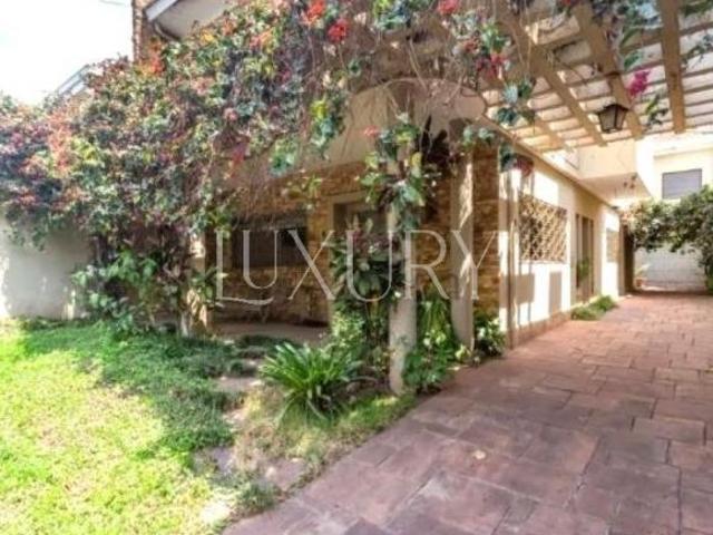Casa à Venda no Jardi8m Paulistano, 400 m², 6 quartos sendo 1 suíte, 3 vagas