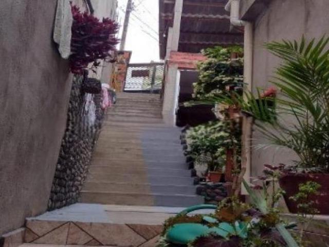 Casa à venda no Jardim Mutinga com 3 quartos